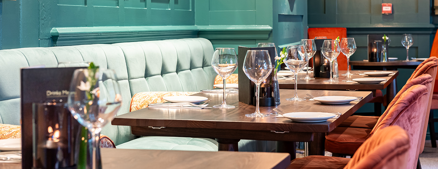 About Our Country Pub - The Oatlands Chaser Weybridge