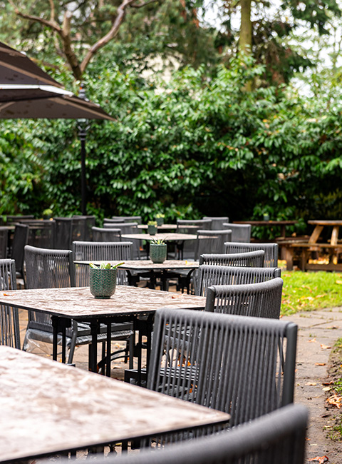 About Our Country Pub - The Oatlands Chaser Weybridge